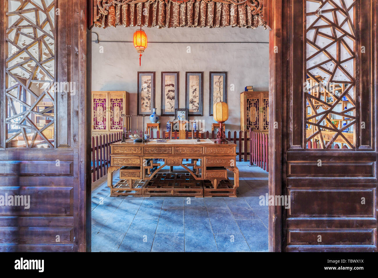 Chinese wood furniture hi-res stock photography and images - Alamy