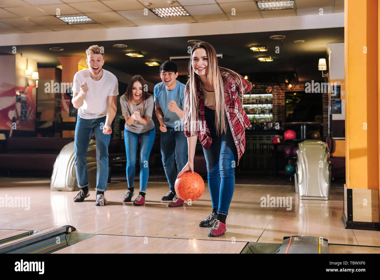 Female bowler bowling to male hi-res stock photography and images - Alamy