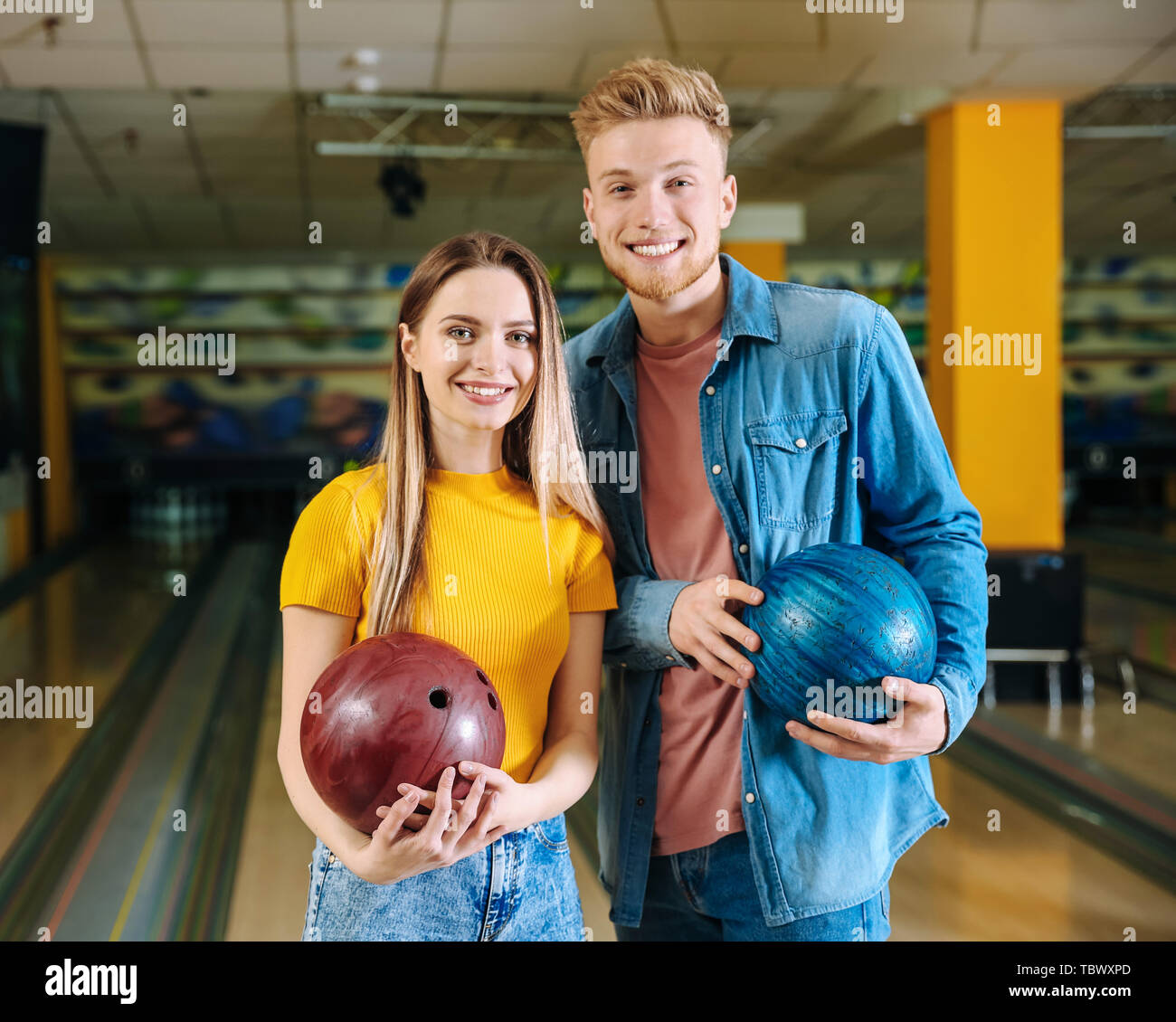 Happy friends in bowling club Stock Photo - Alamy