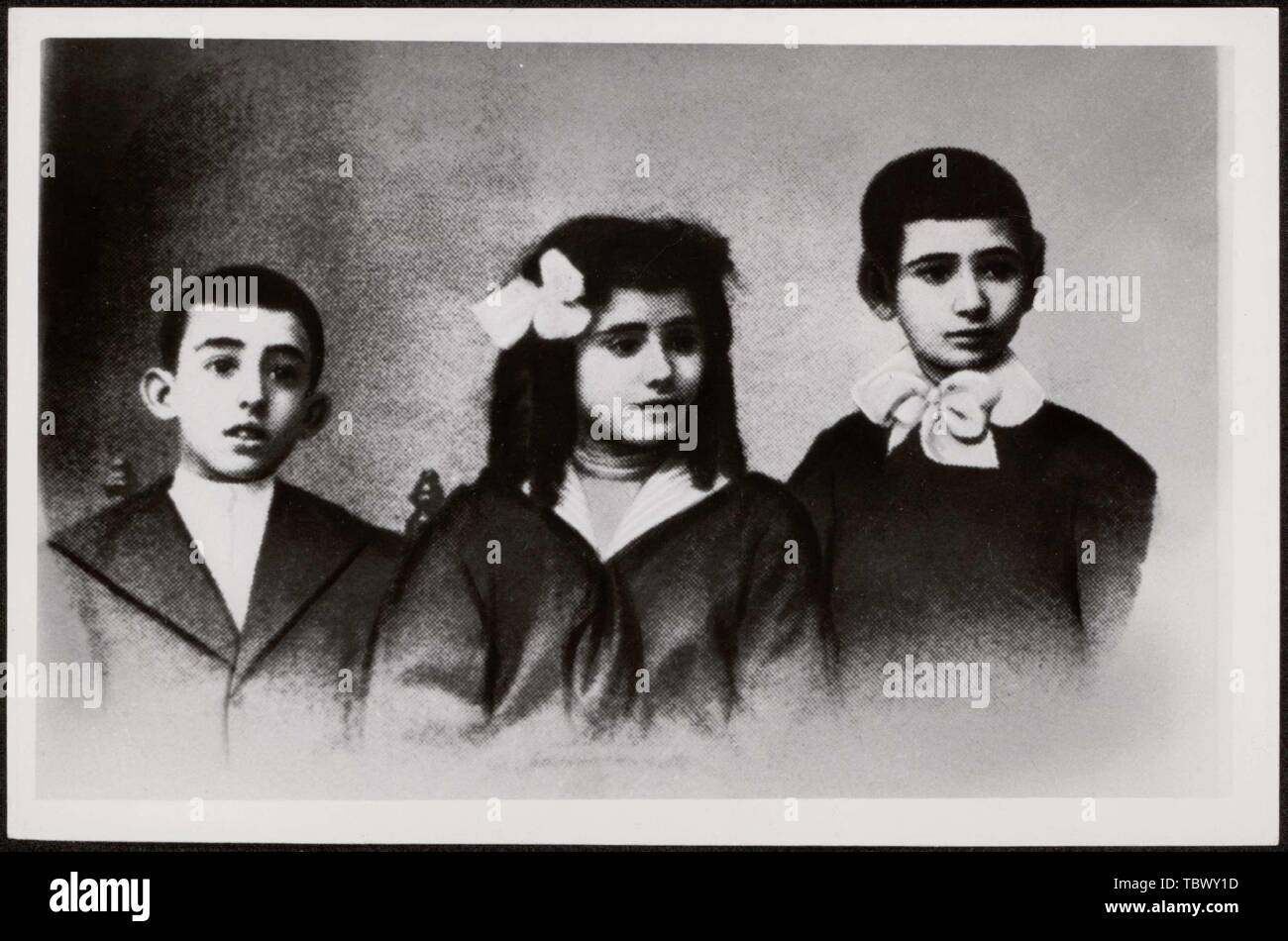 Hermanos Franco. Francisco, Pilar y Nicolas Stock Photo - Alamy