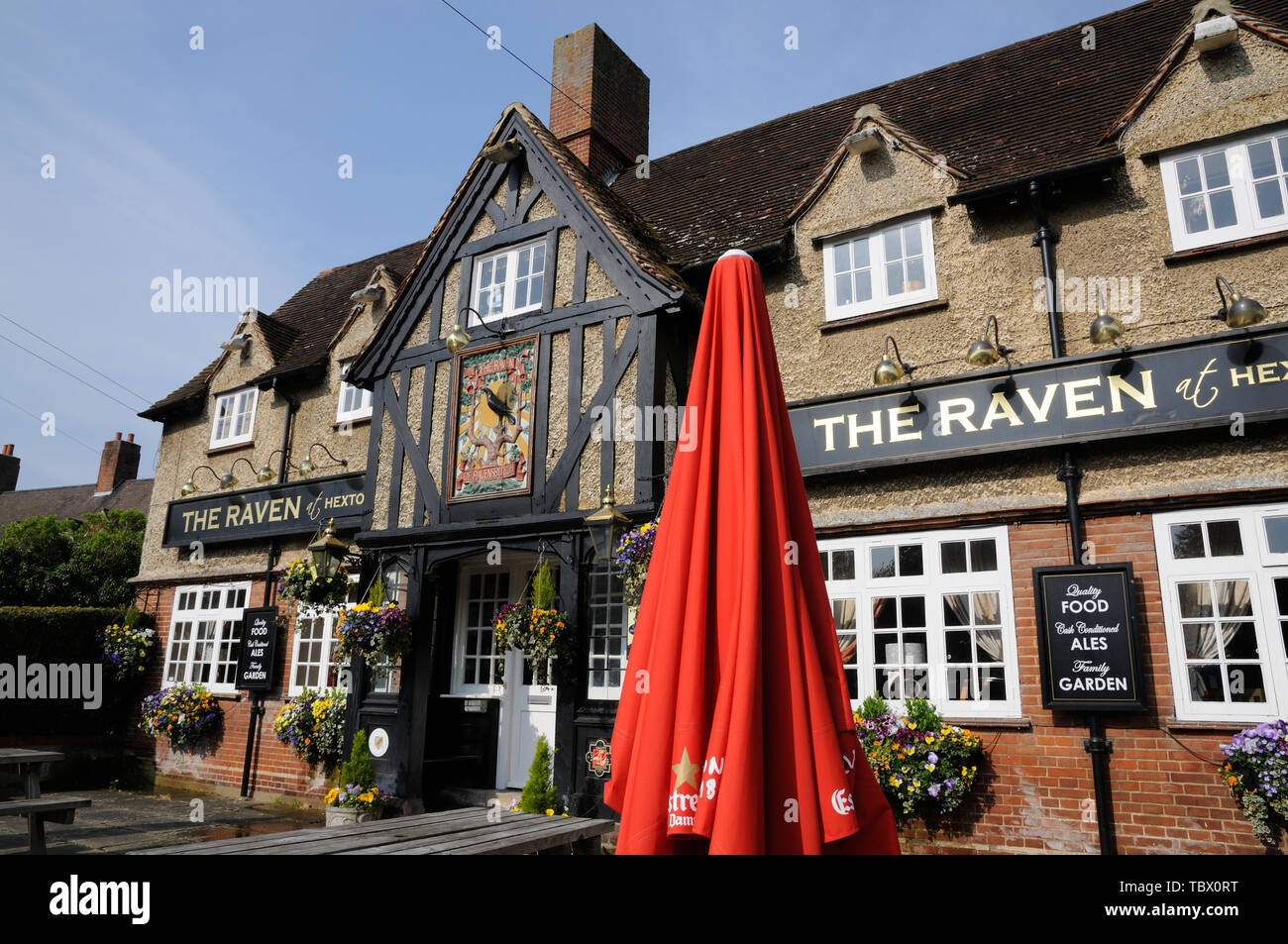 Raven inn pub hi-res stock photography and images - Alamy