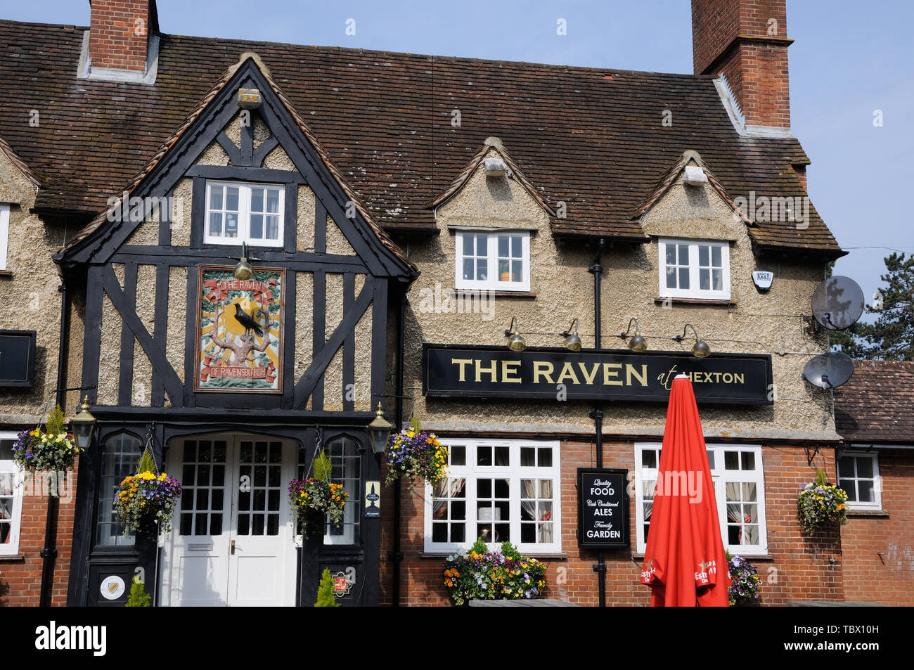 Hexton village hi-res stock photography and images - Alamy