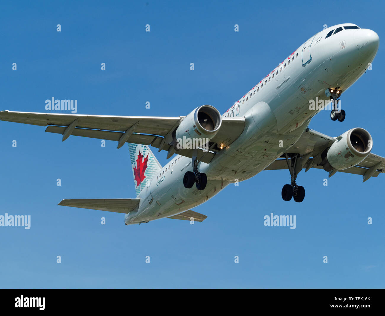 Airbus a320 landing gear hi-res stock photography and images - Alamy