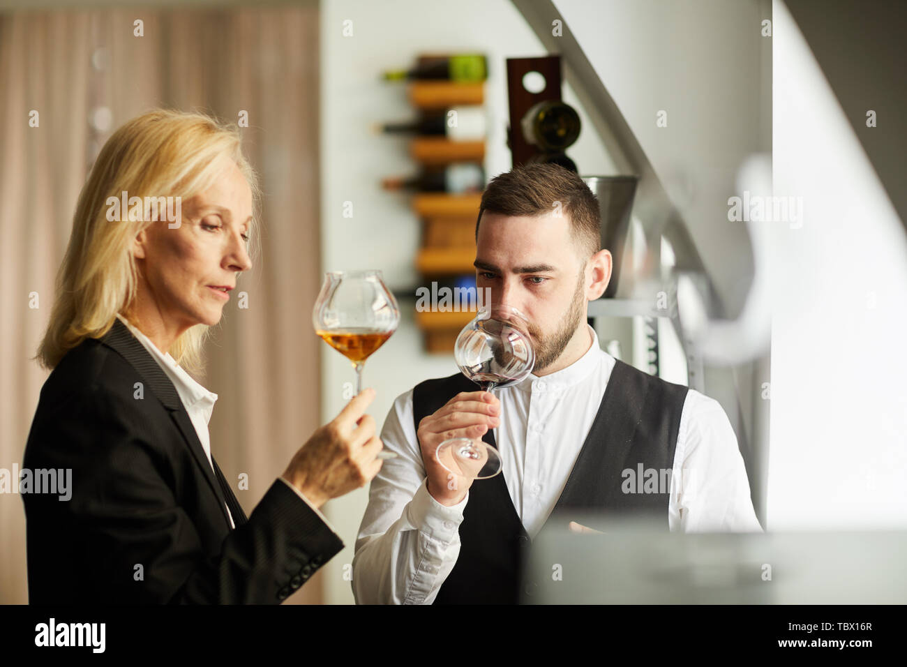 Female wine sommeliers hi-res stock photography and images - Alamy