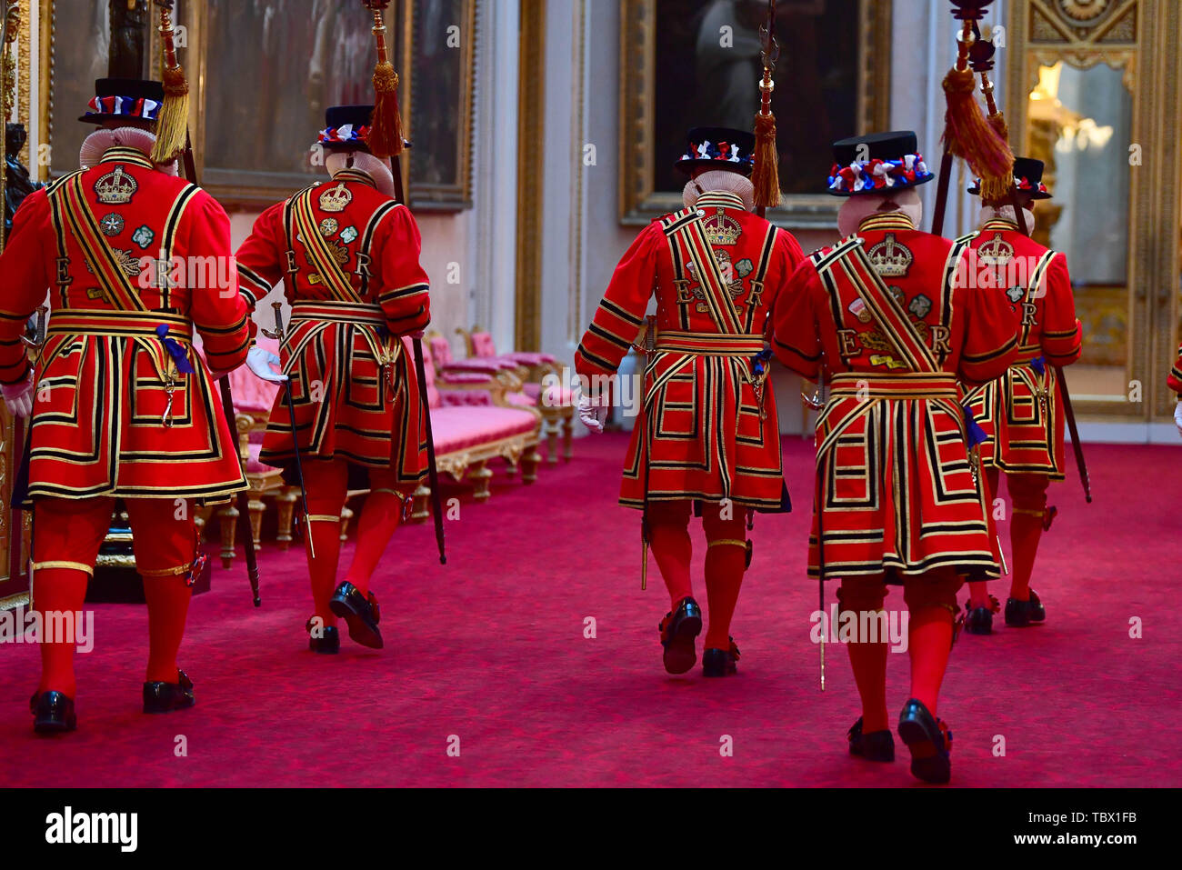 Members of the Yeoman of the Guard get into position before the State ...