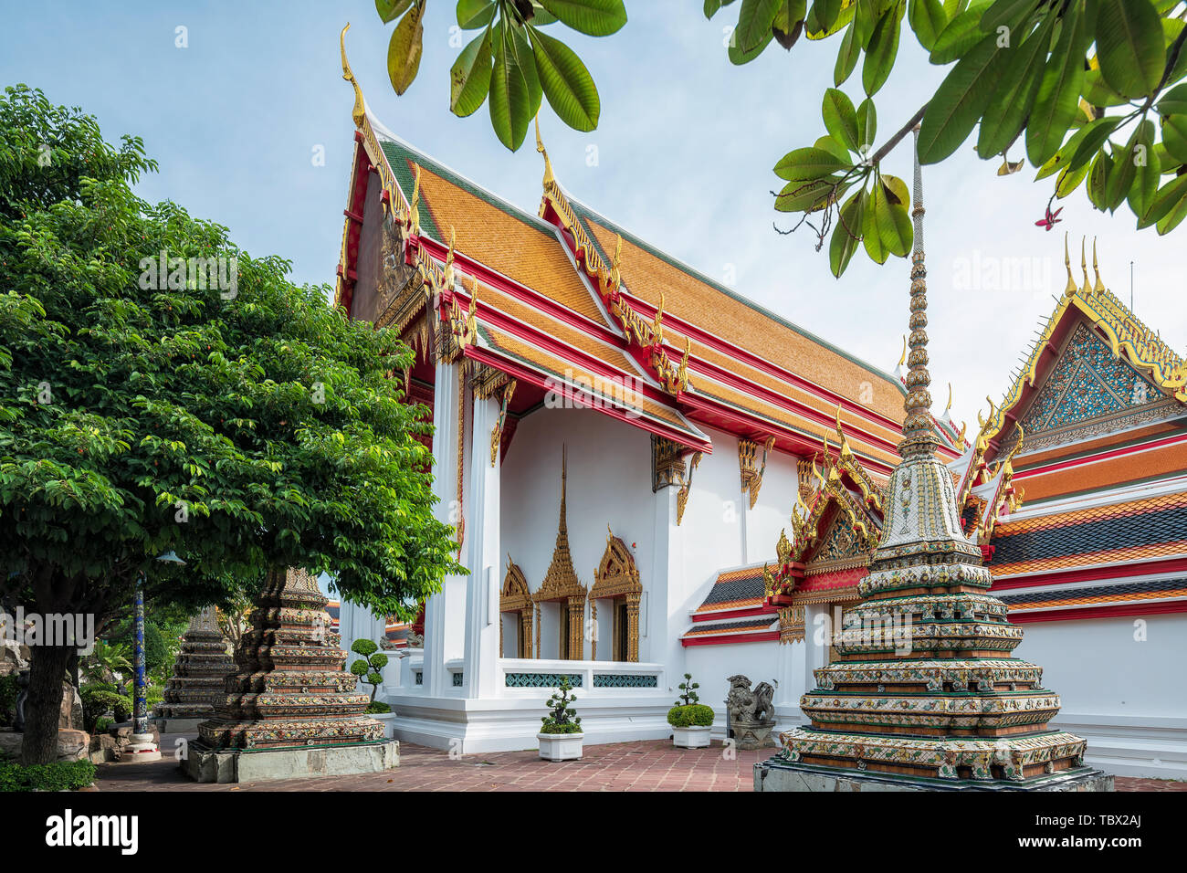 Sleeping buddha bangkok thailand hi-res stock photography and images ...
