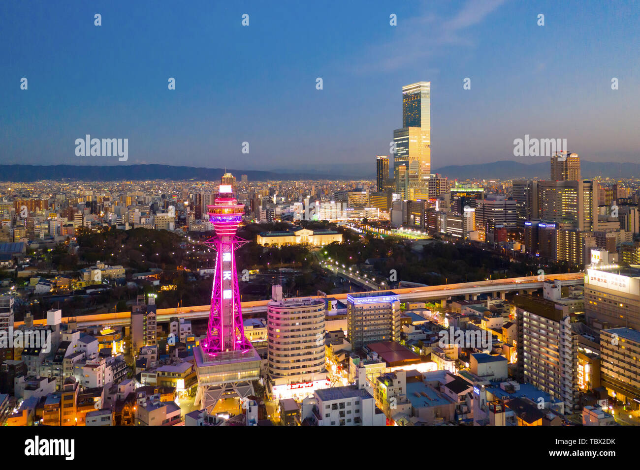 Cluster modern high rise buildings hi-res stock photography and images - Alamy