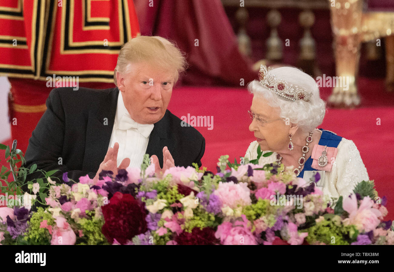 Donald trump queen elizabeth hi-res stock photography and images - Alamy