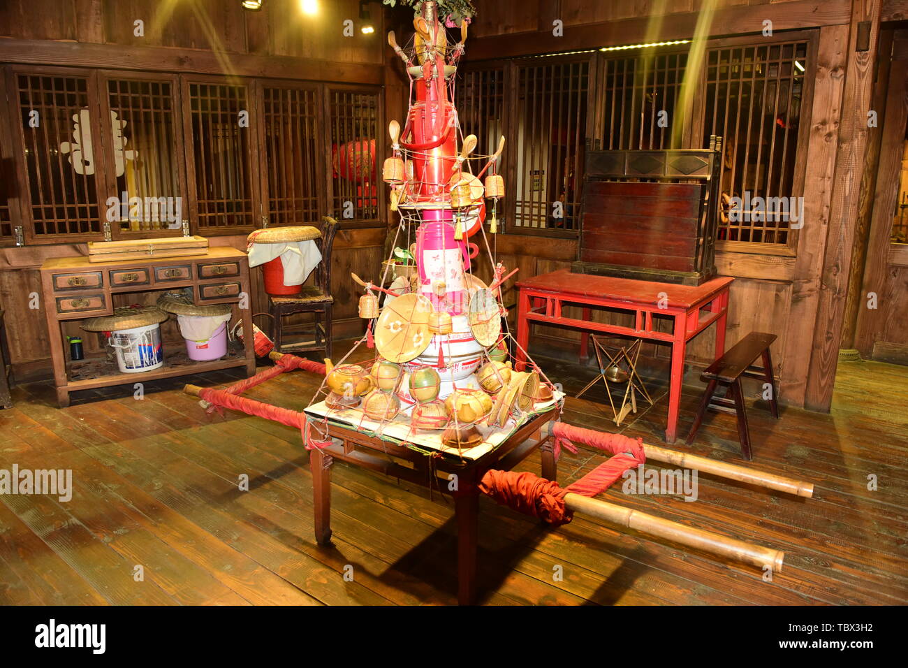 Traditional wedding custom of palanquin dowry Stock Photo - Alamy