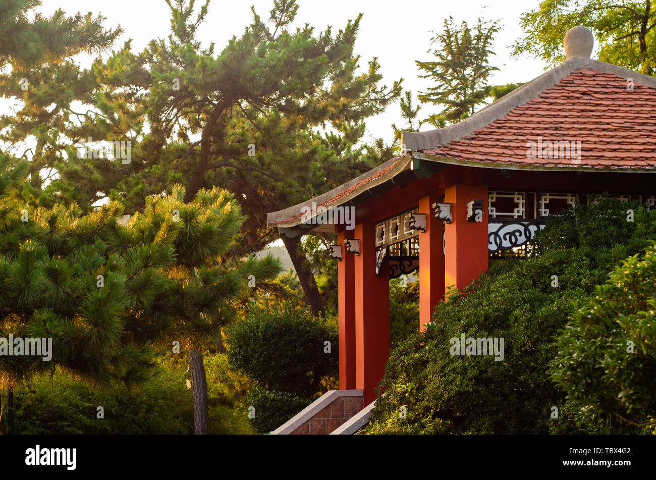 Green trees and pavilions hi-res stock photography and images - Alamy