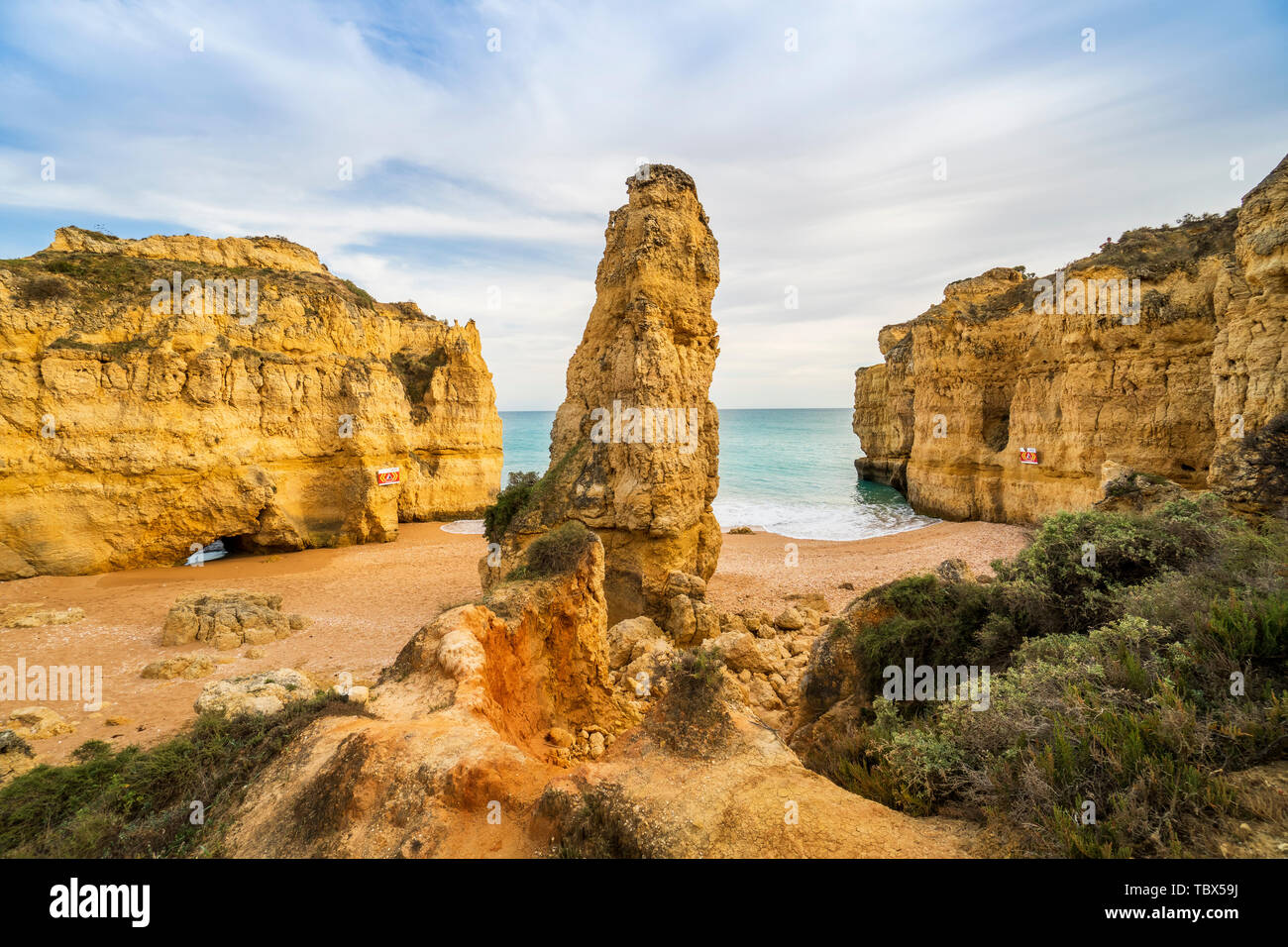 Castelo beach albufeira praia hi-res stock photography and images - Alamy