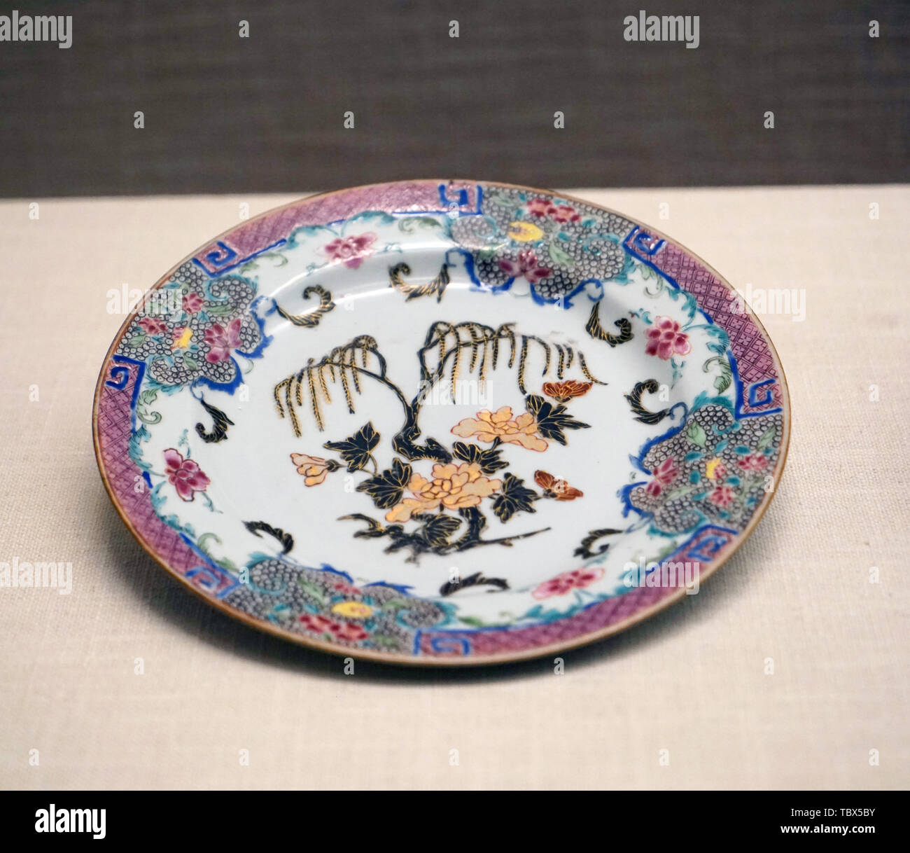 Ming Dynasty porcelain Stock Photo - Alamy