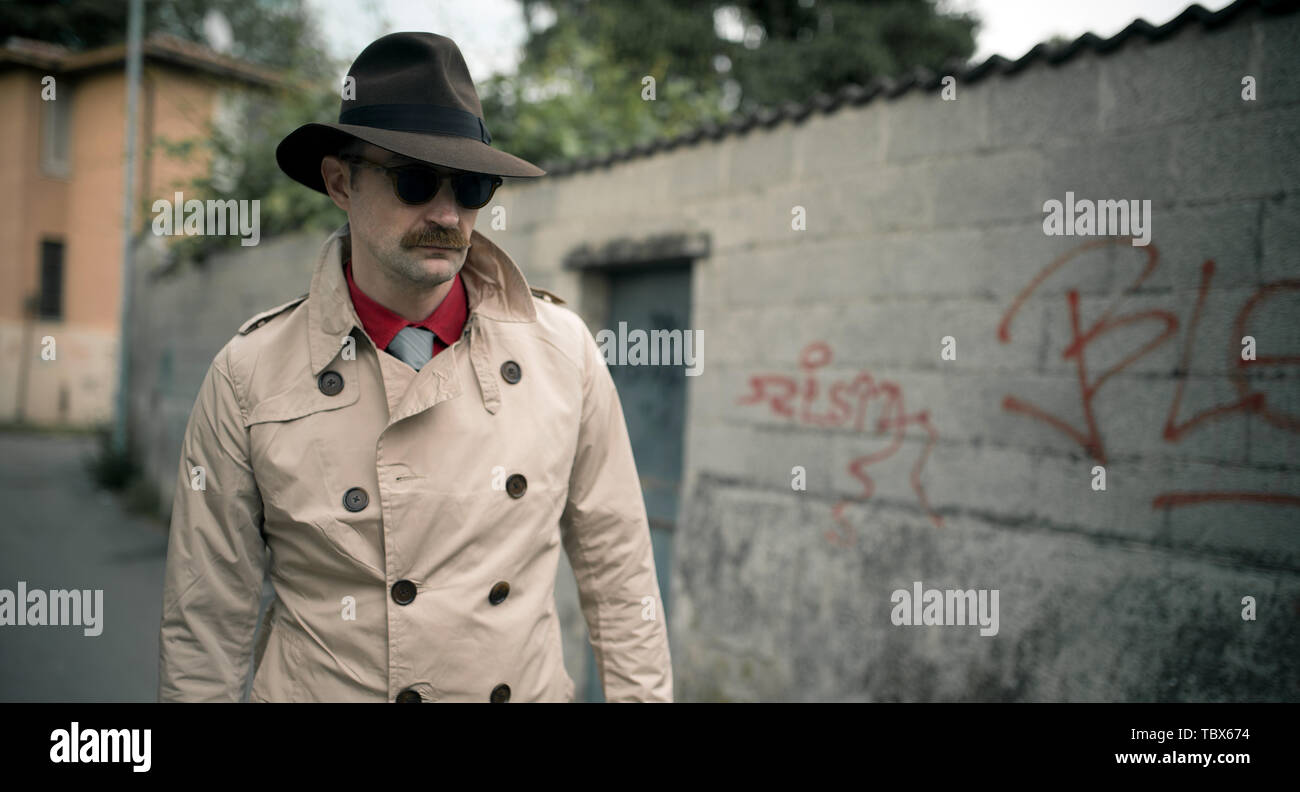Man spy detective in hi-res stock photography and images - Alamy