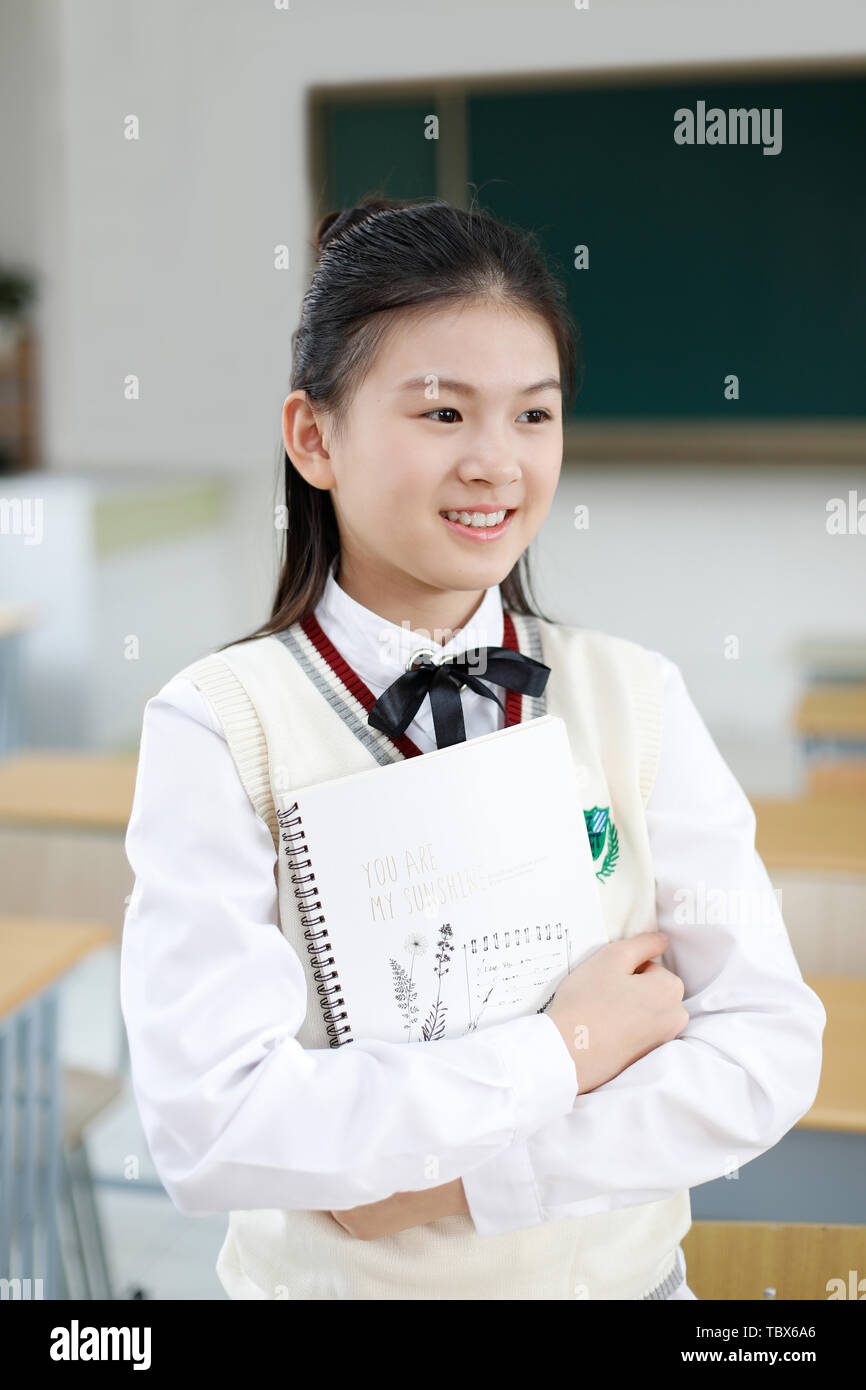 Chinese girl 13 years old hi-res stock photography and images - Alamy