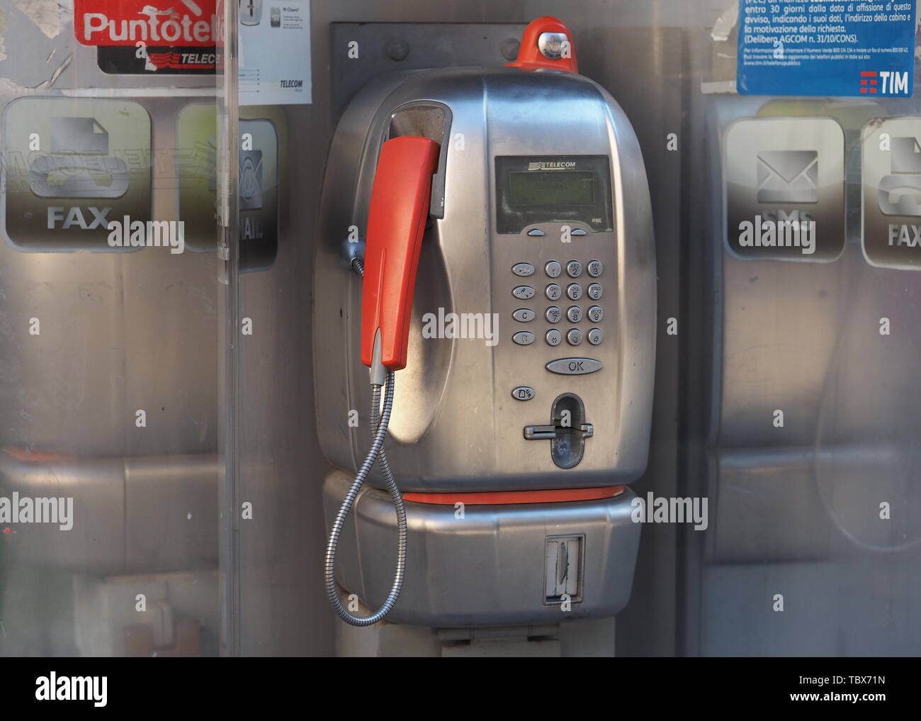 Old phone booth italy hi-res stock photography and images - Alamy