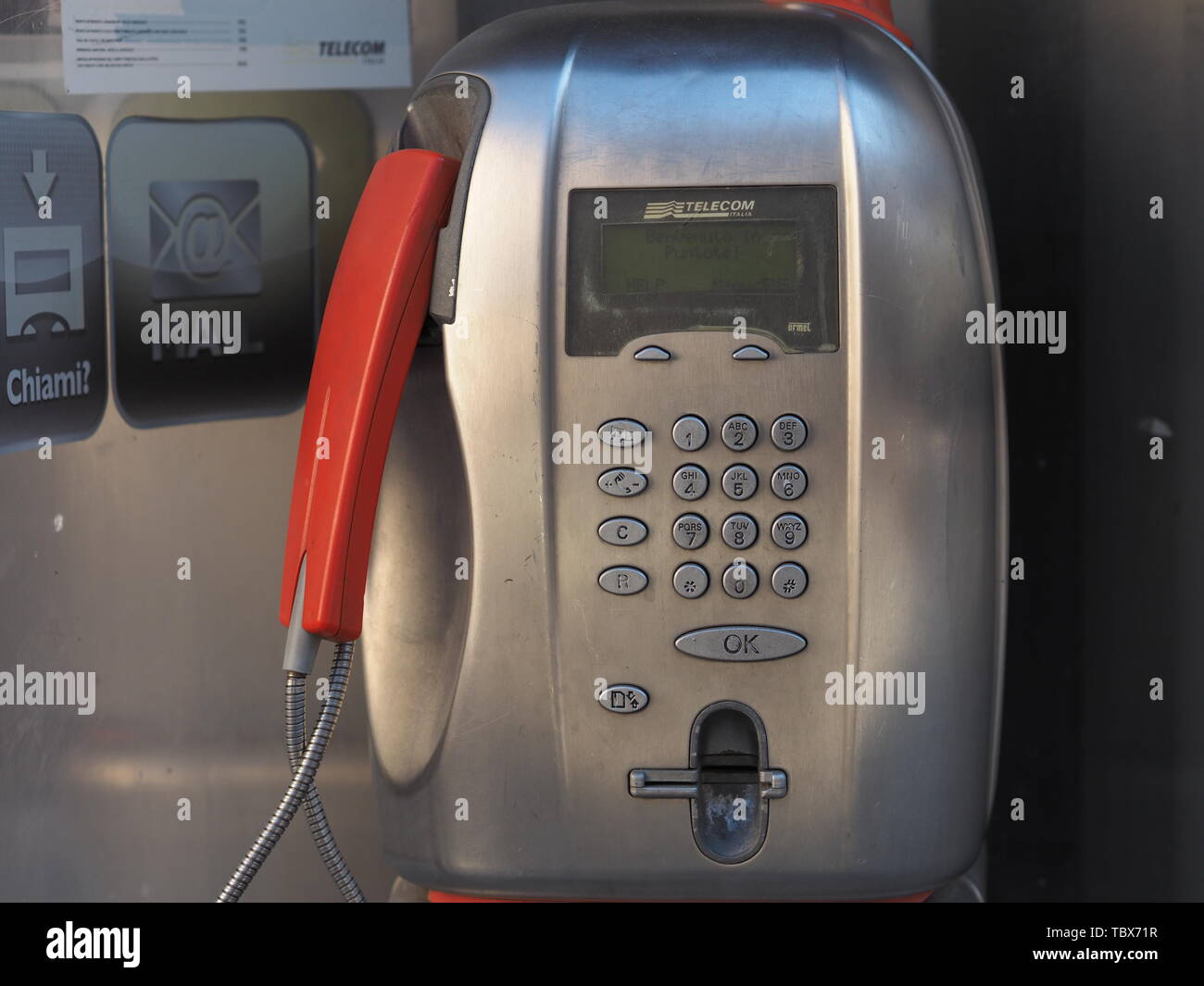 Old phone booth italy hi-res stock photography and images - Alamy