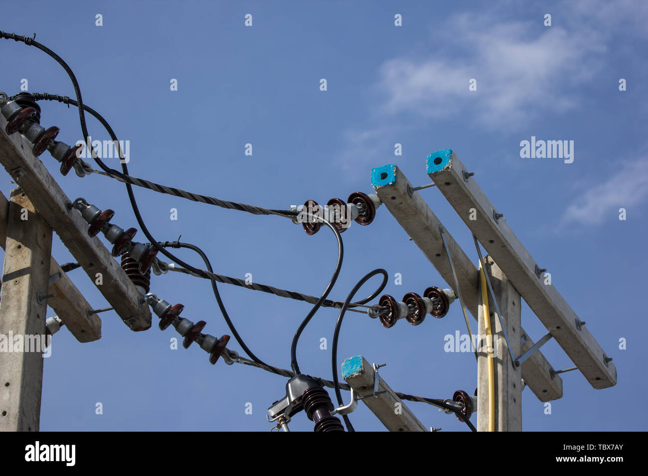 Closeup Eletricity line and electricity post wtih blue sky background ...
