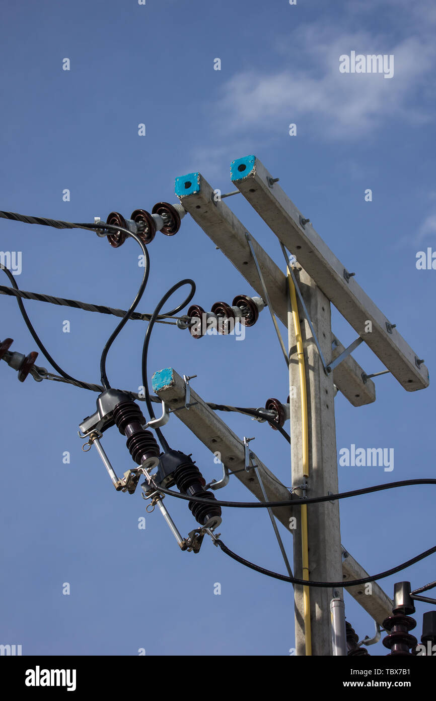 Closeup Eletricity line and electricity post wtih blue sky background ...