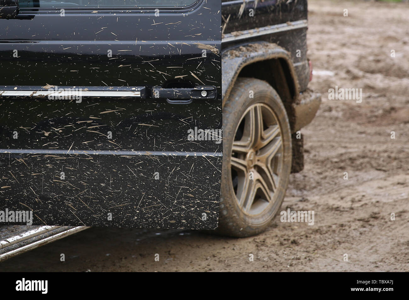 Muddy car tires Stock Photo - Alamy