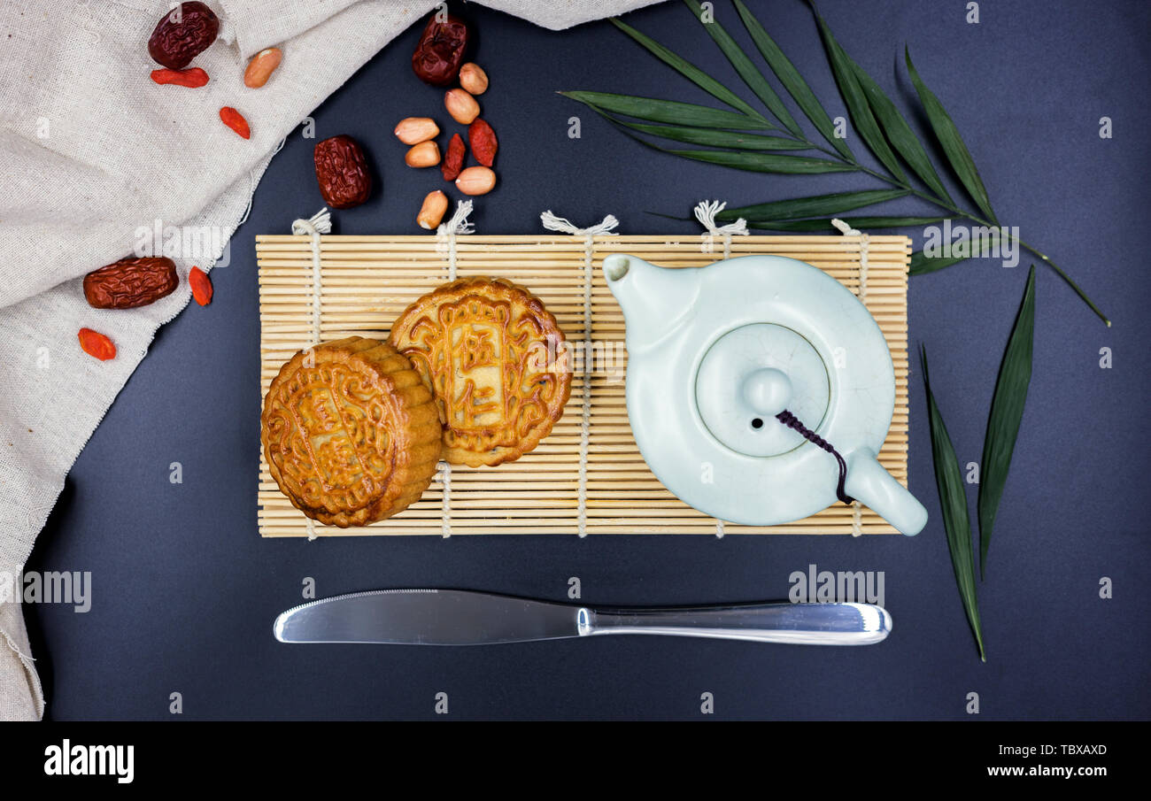 Chinese traditional cuisine Mid-Autumn Festival moon cake tea set Stock ...