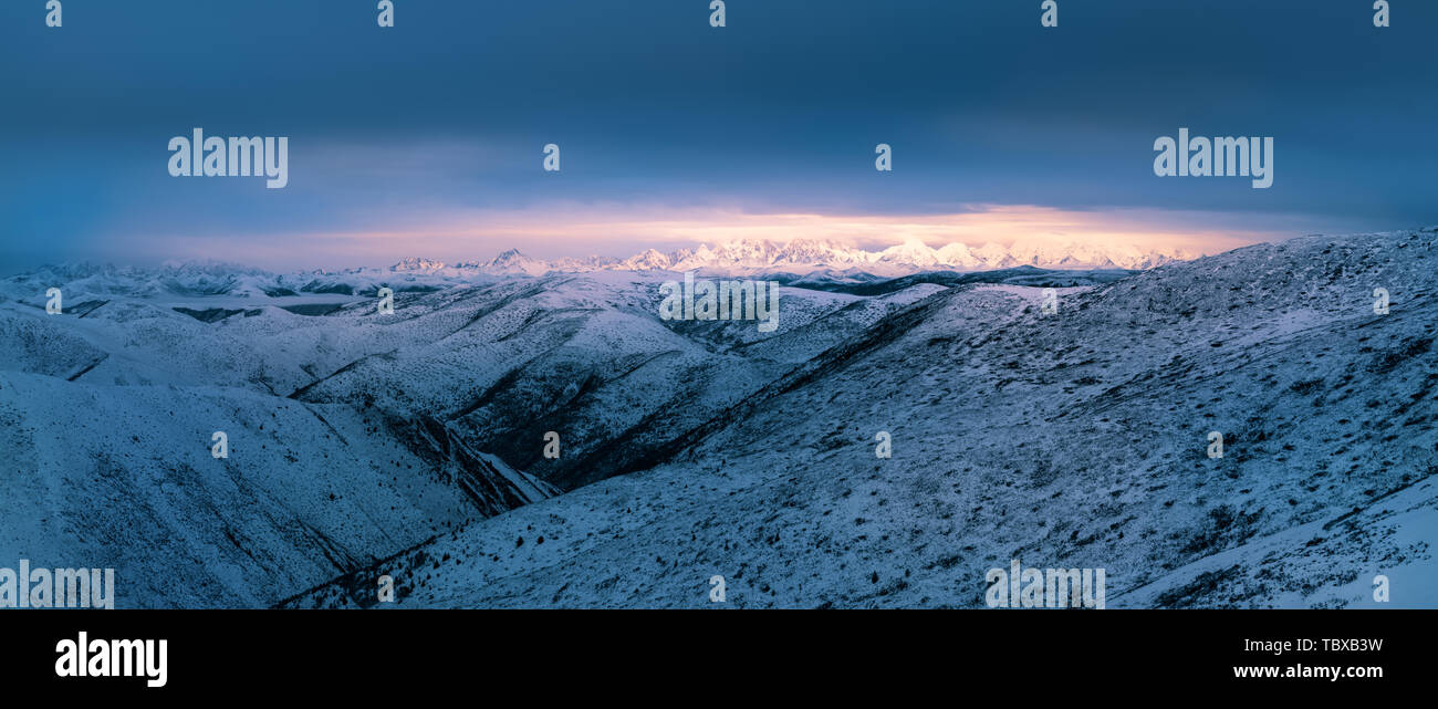 Gonga mountain hi-res stock photography and images - Alamy