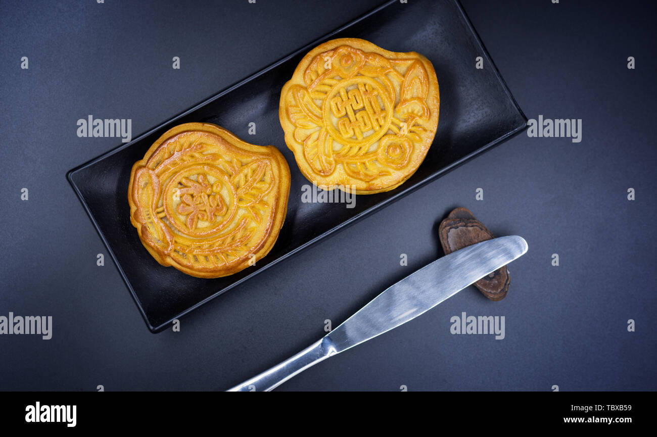 Chinese traditional cuisine Mid-Autumn Festival moon cake tea set Stock ...
