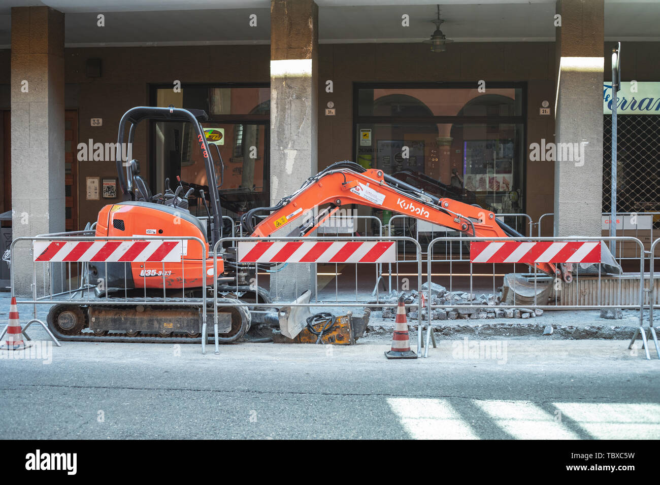 City street mantainance hi-res stock photography and images - Alamy