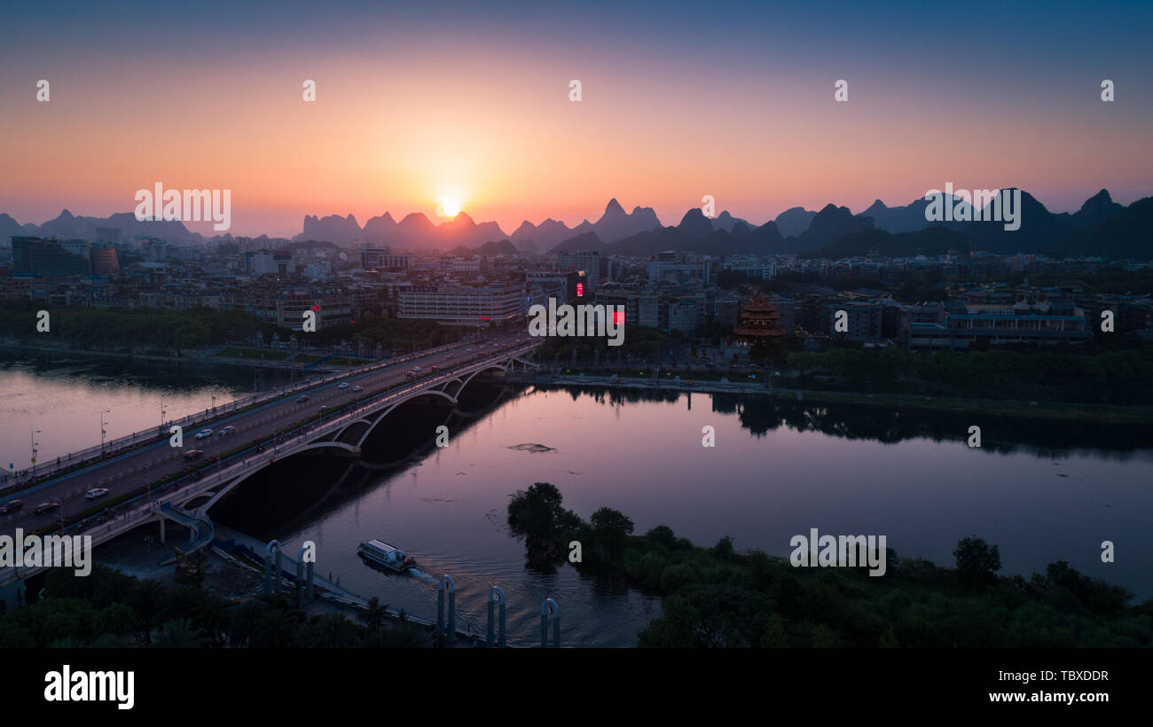 Guilin Jiefang Bridge Lijiang River, two rivers and four lakes sunset ...