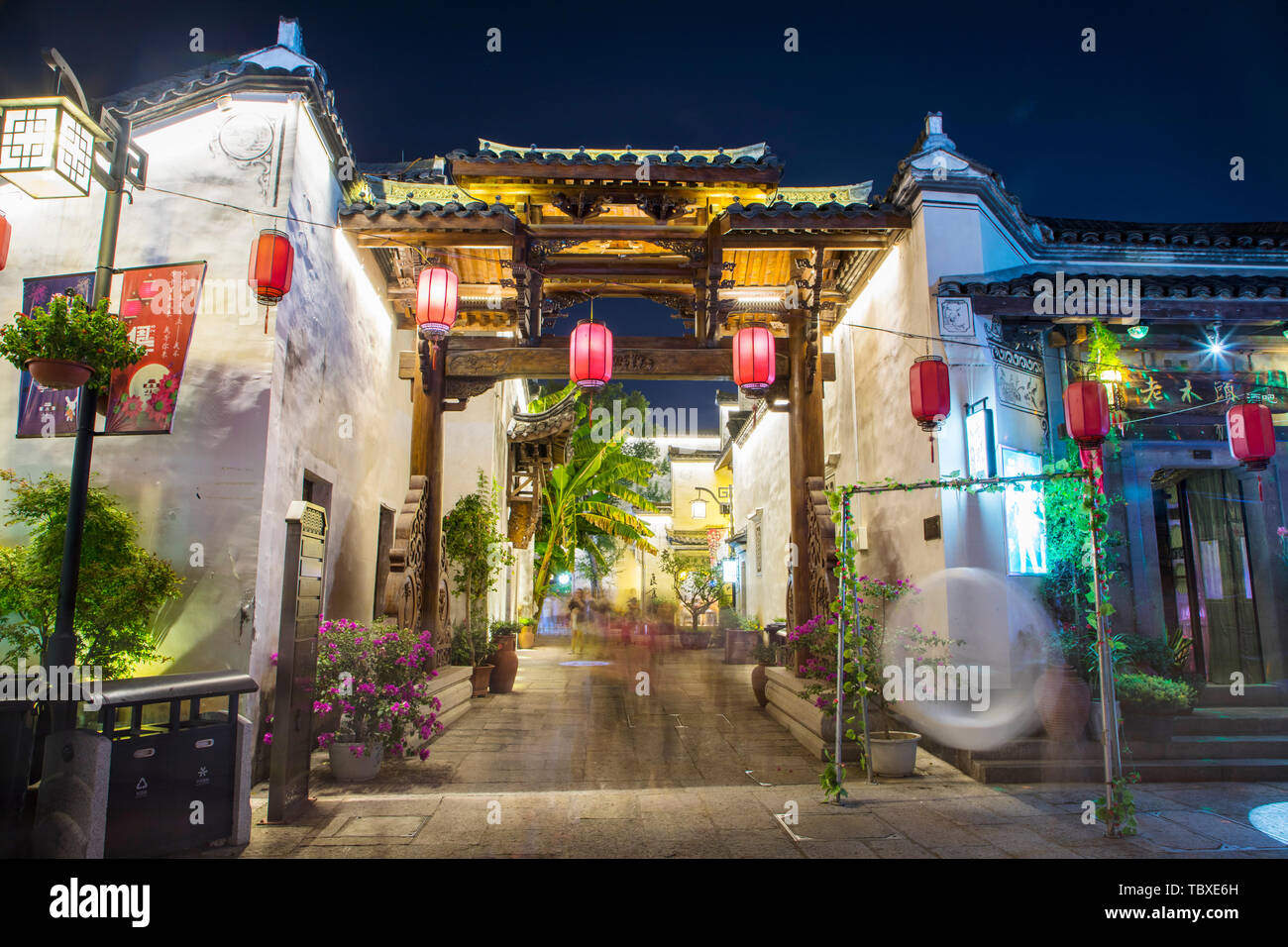 Night view of Water Pavilion Gate, Quzhou City Stock Photo - Alamy