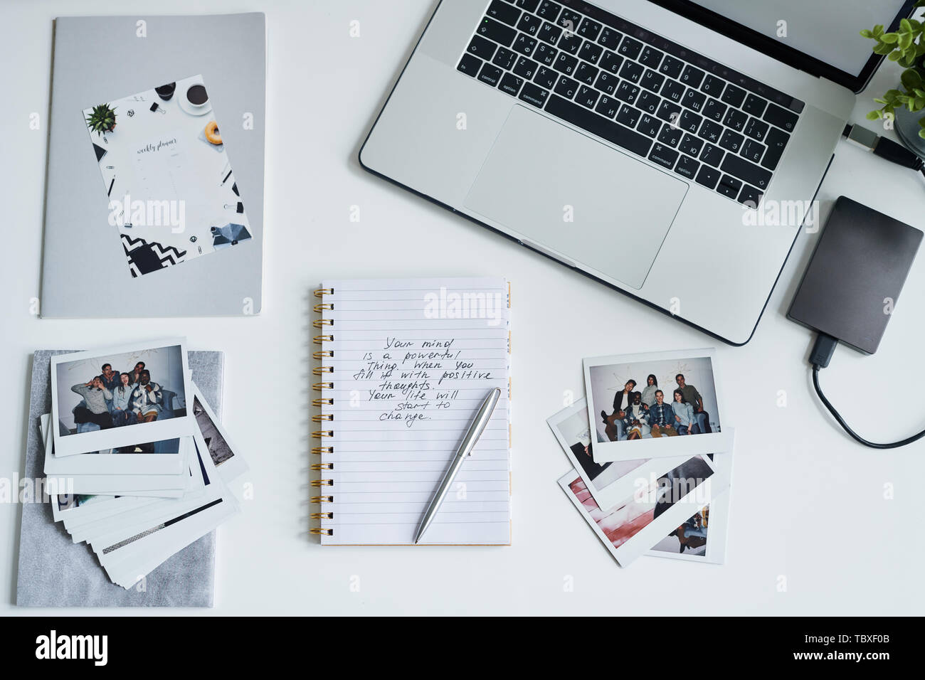 Object on desk hi-res stock photography and images - Alamy