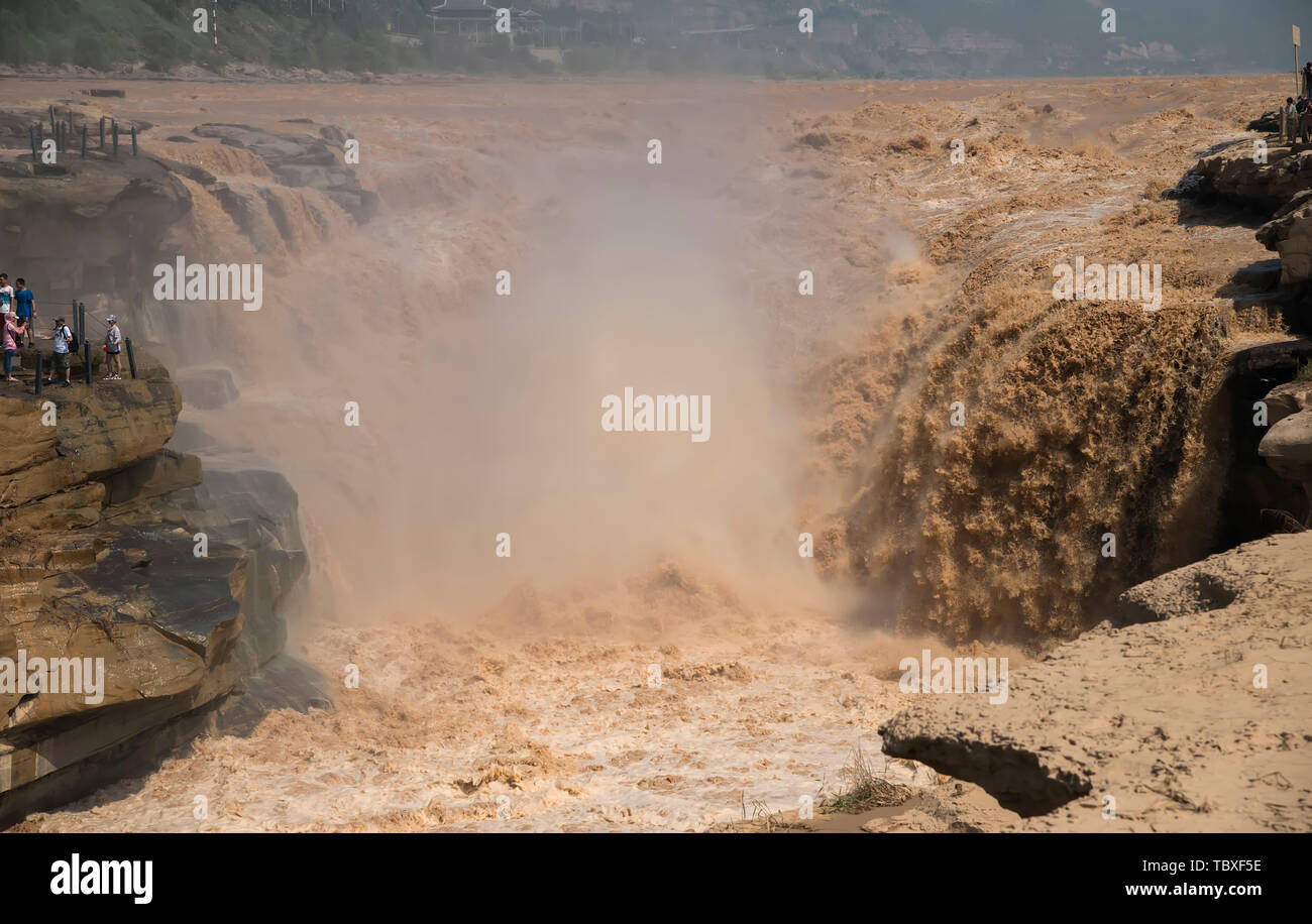 The world's largest yellow waterfall - huaguo falls of the Yellow River ...