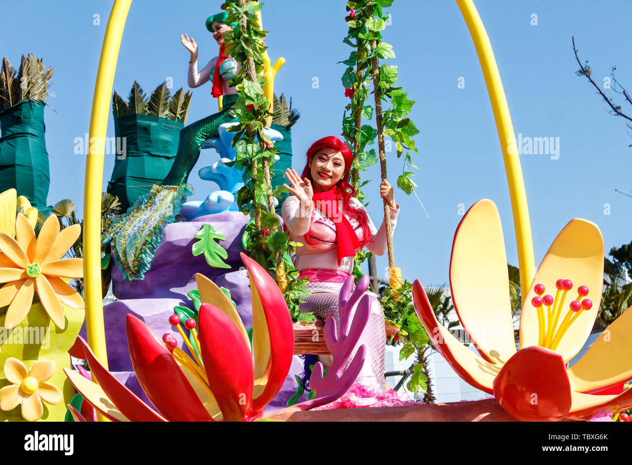 Shanghai Haichang Ocean Park float parade Stock Photo - Alamy