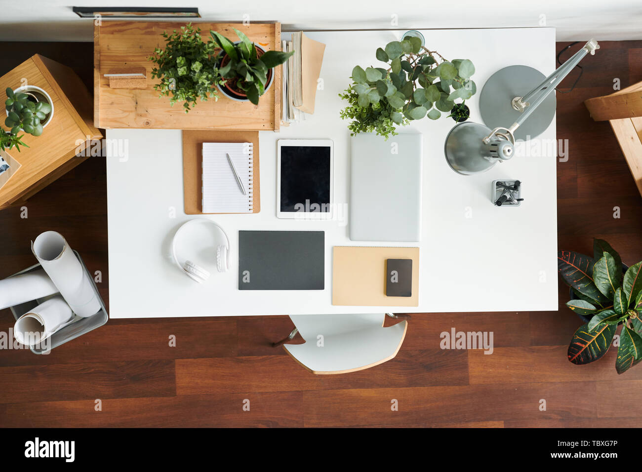 Contemporary workplace hi-res stock photography and images - Alamy