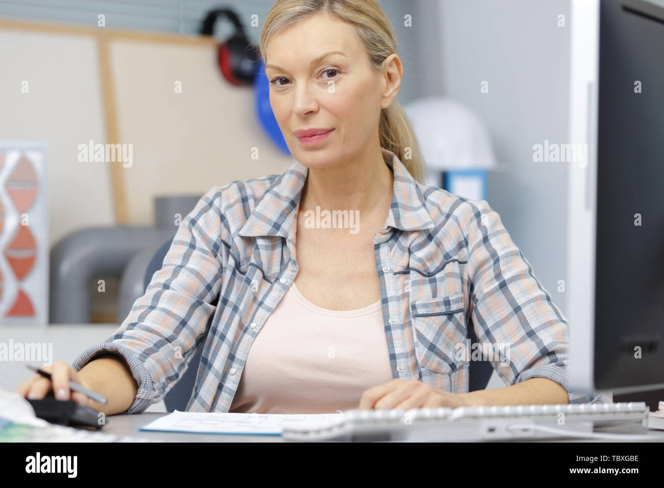 woman typing on keyboard in her office Stock Photo - Alamy