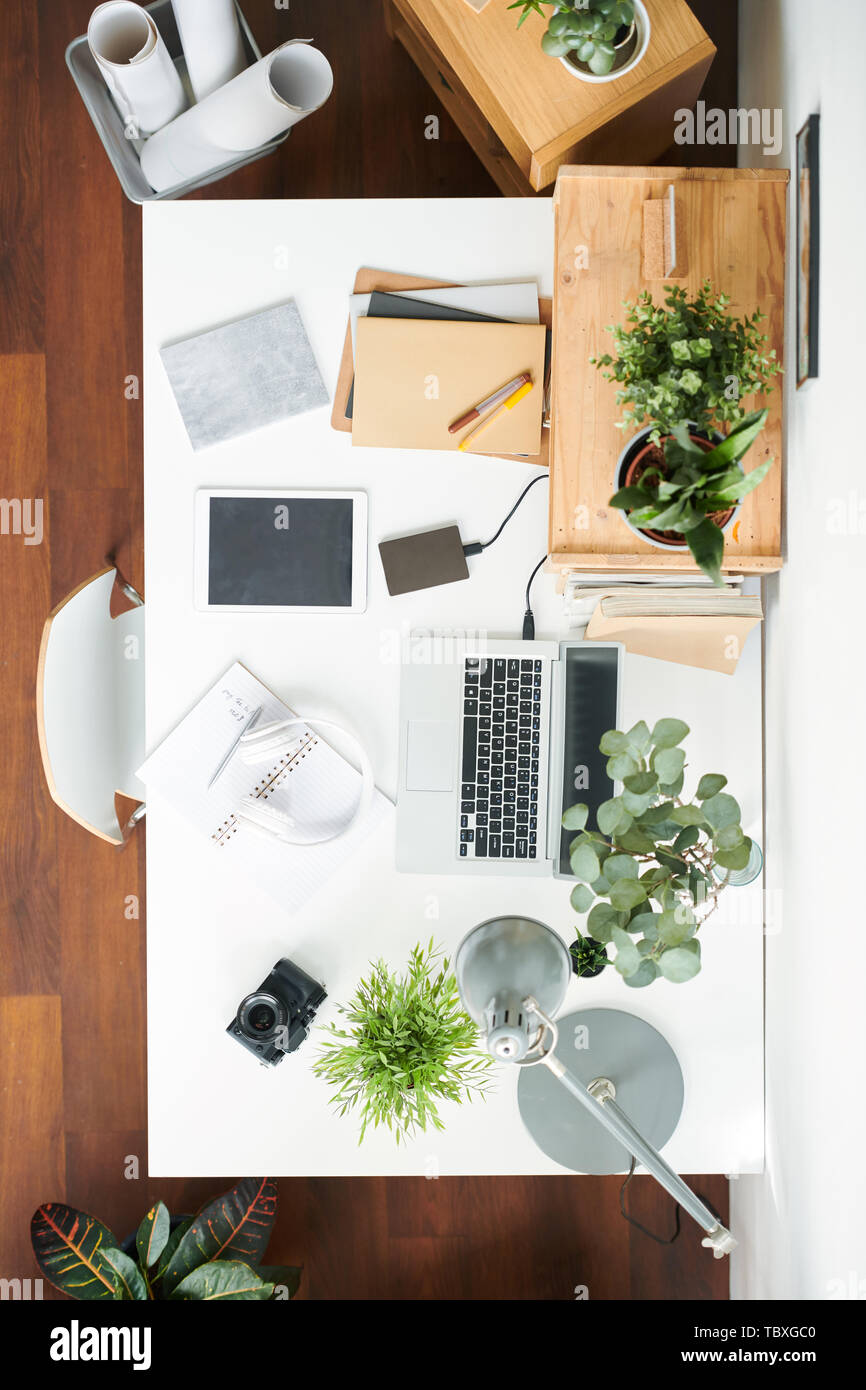 Office supplies on desk Stock Photo - Alamy