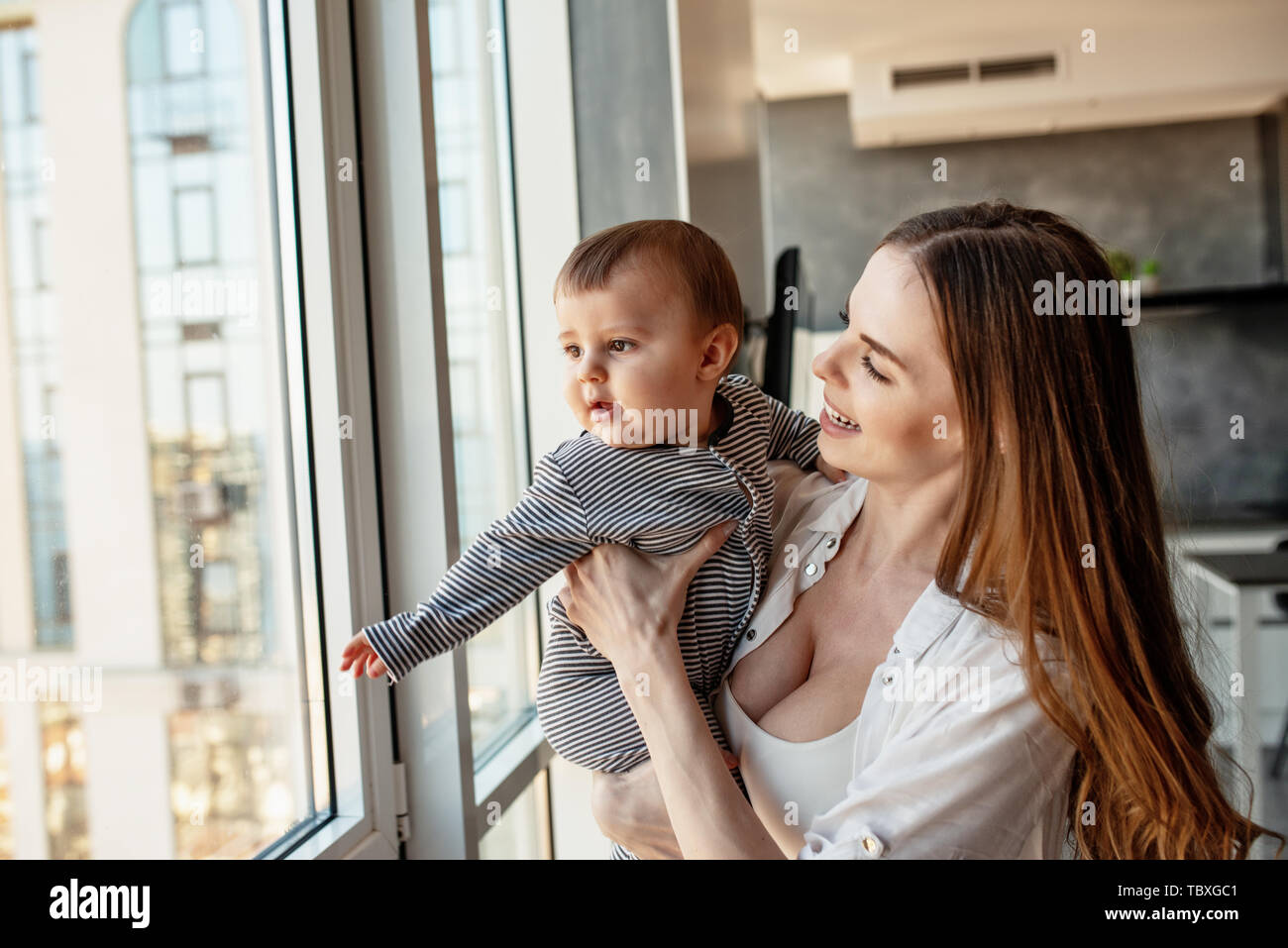 Little child smiling and happy with mom Stock Photo - Alamy