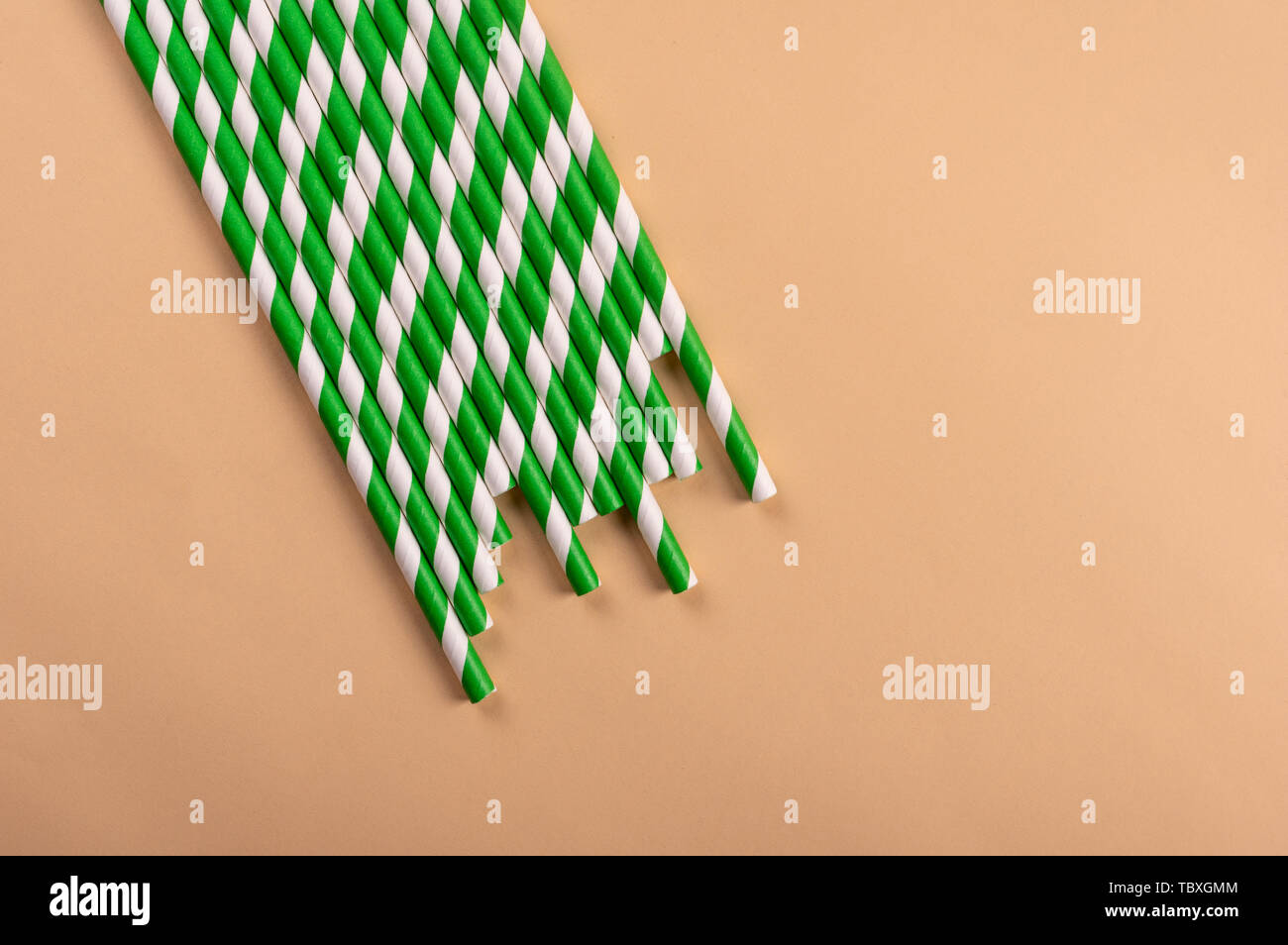 Green paper straw hi-res stock photography and images - Alamy