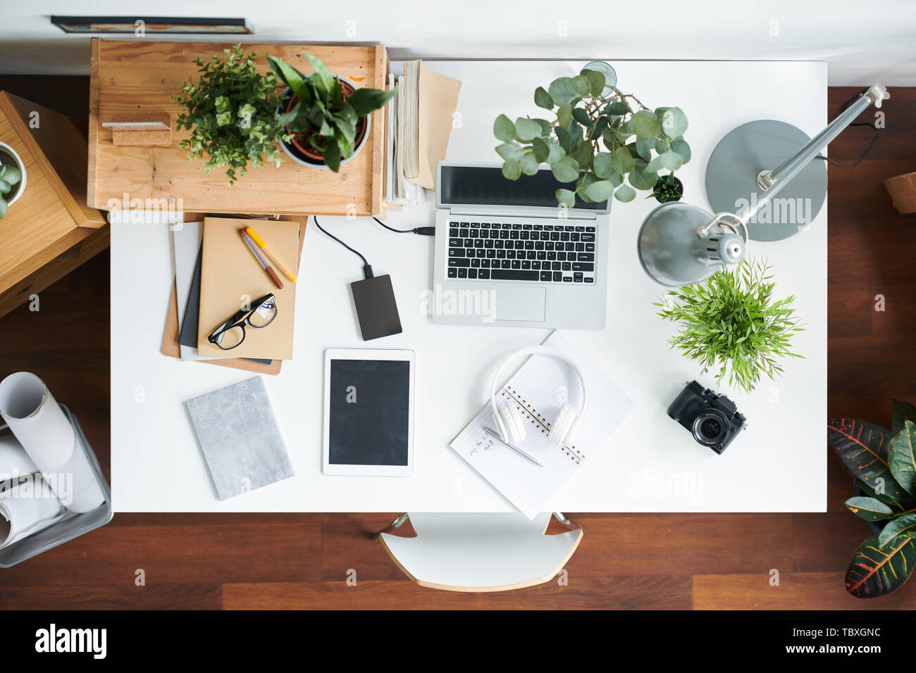 Millennial workplace hi-res stock photography and images - Alamy