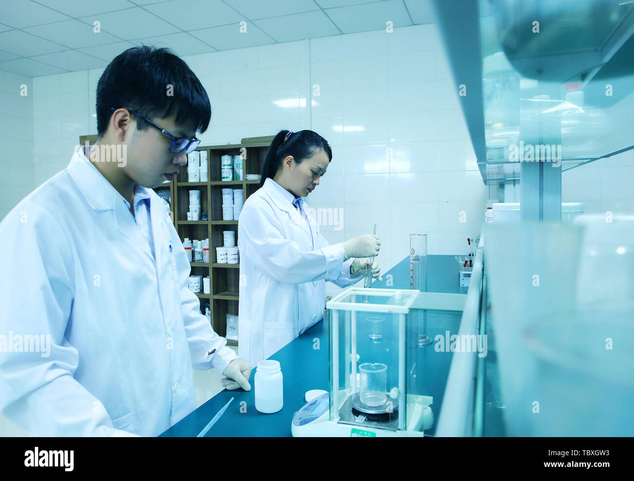 Laboratory technologists hi-res stock photography and images - Alamy