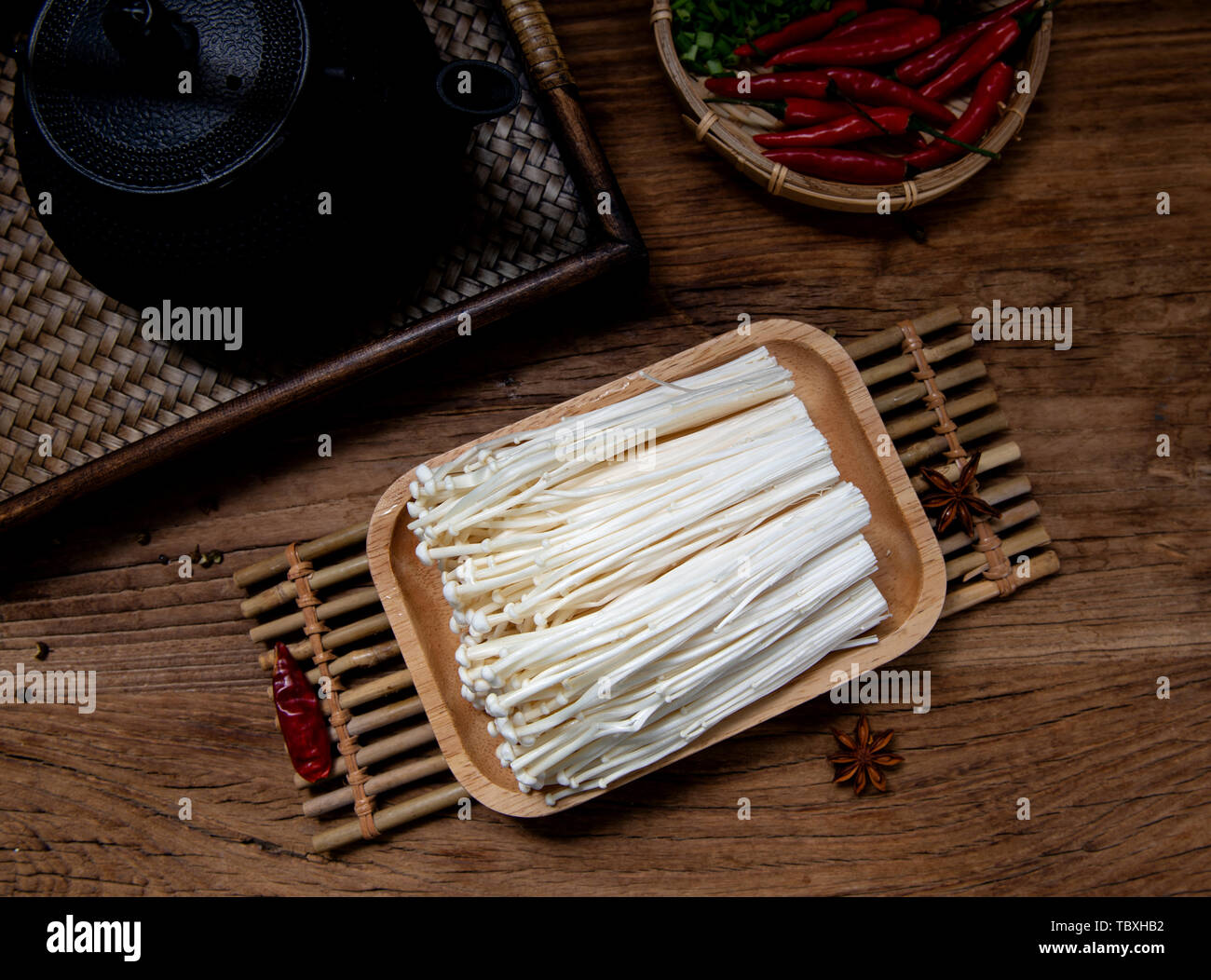 Golden needle mushrooms hi-res stock photography and images - Alamy