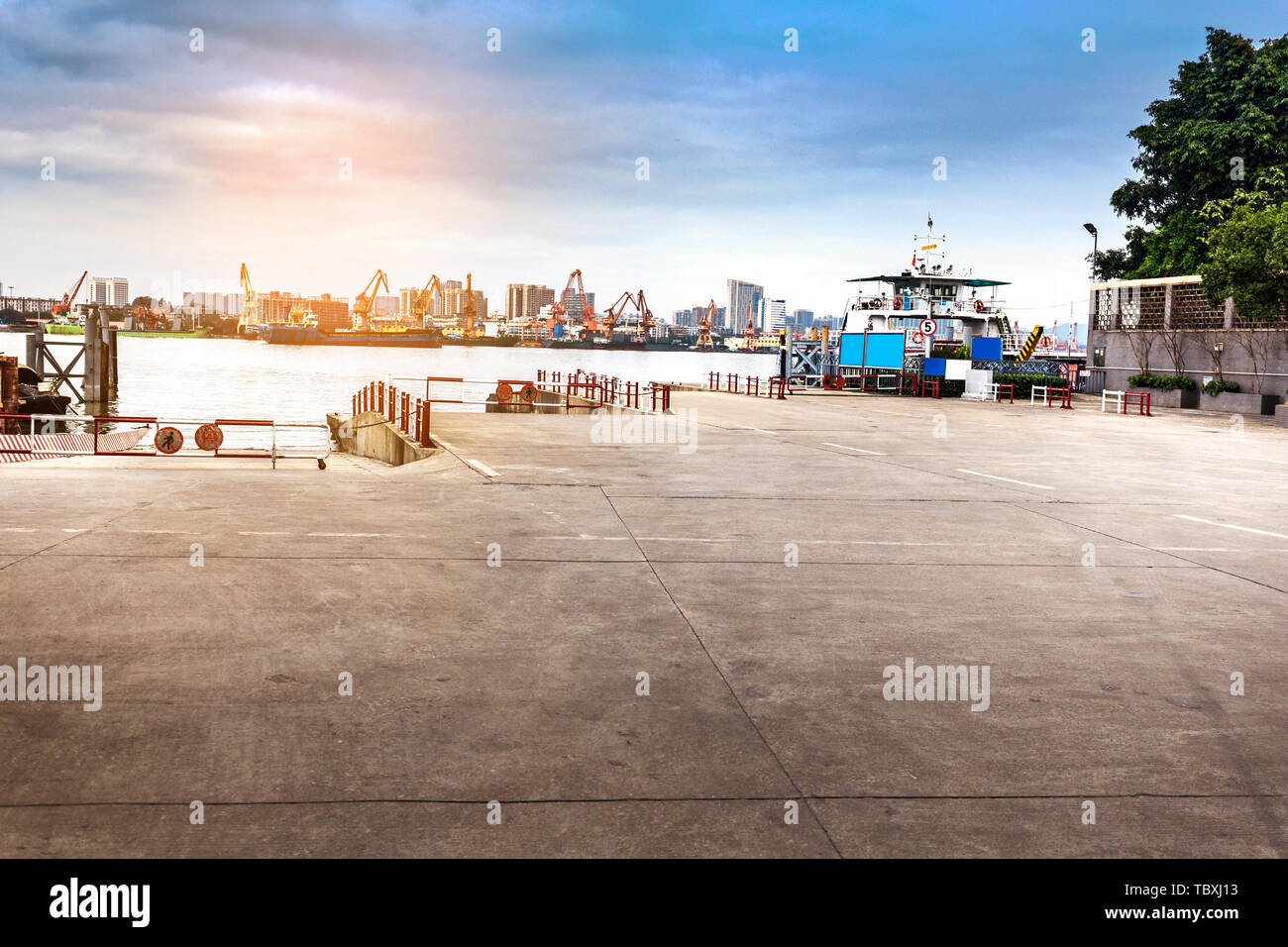 The scenery of Huangpu Ferry in Guangzhou, Guangdong Province Stock ...