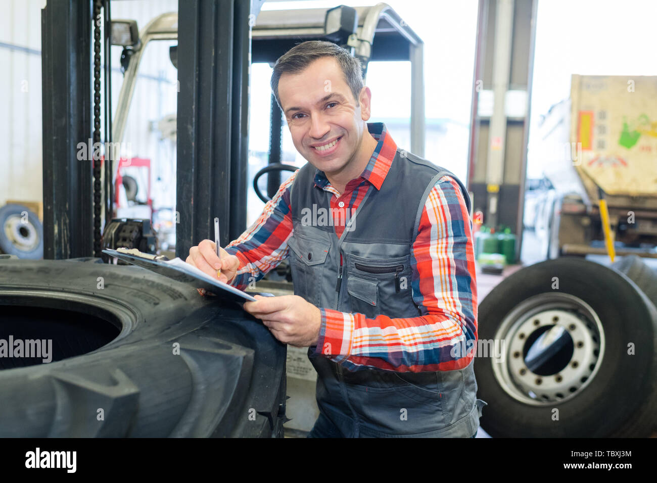 Man fixing tractor hi-res stock photography and images - Alamy