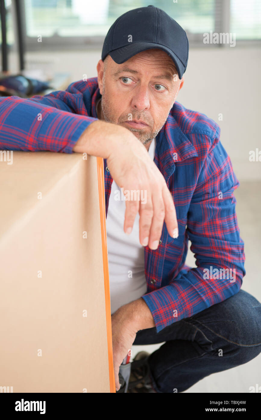 Man lifting heavy boxes hi-res stock photography and images - Alamy