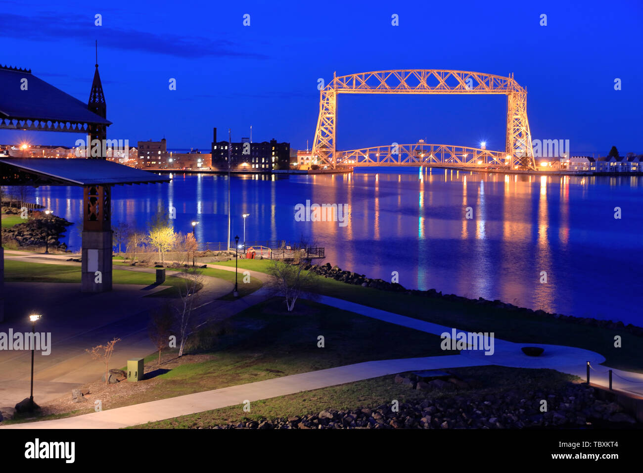 The night view of Aerial Lift Bridge with Bayfront Festival Park and ...