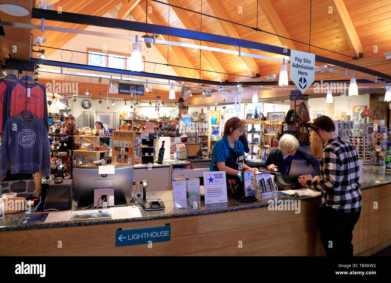 Ticket office, souvenir store and information center of Split Rock ...