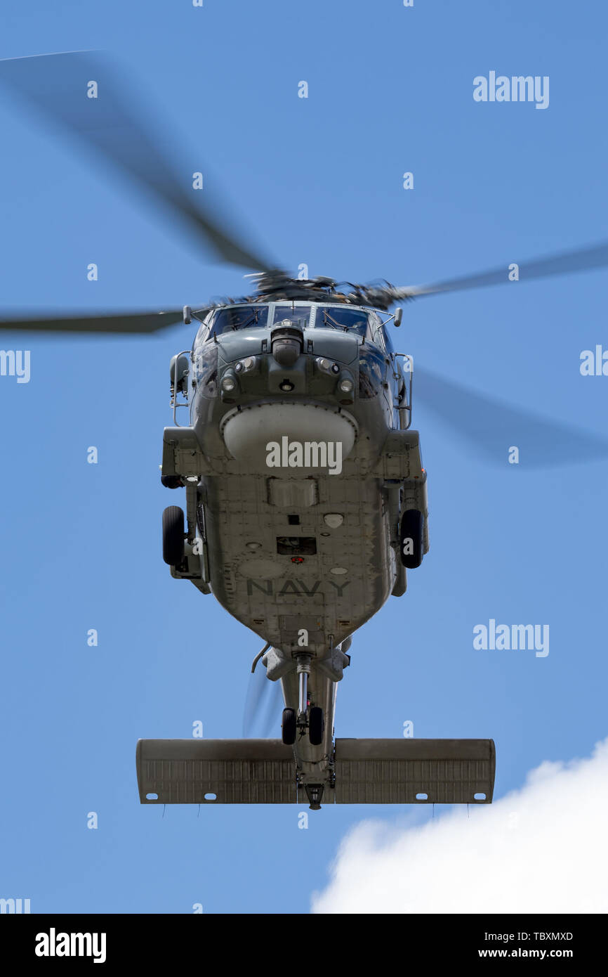 Royal Australian Navy (RAN) Sikorsky S-70B-2 Seahawk Helicopter N24-005 ...