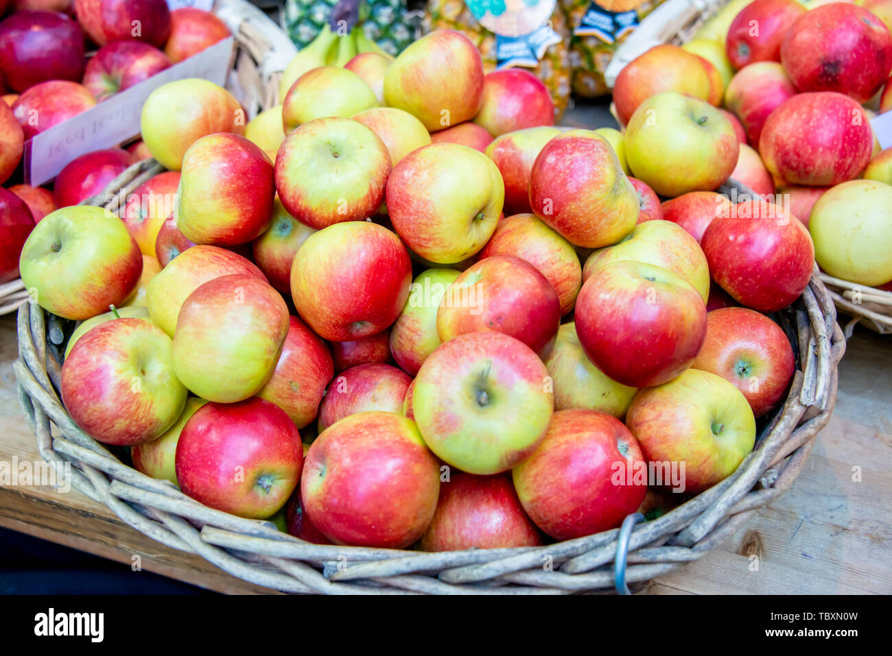 Apples at the market display stall Stock Photo - Alamy