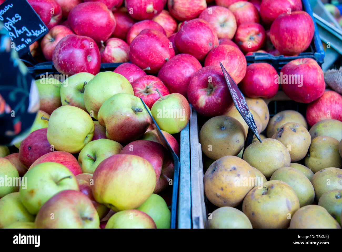 Apples at the market display stall Stock Photo - Alamy