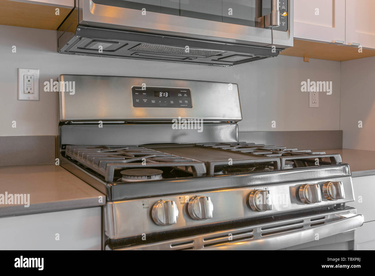 Modern wall mounted kitchen cabinets hi-res stock photography and ...