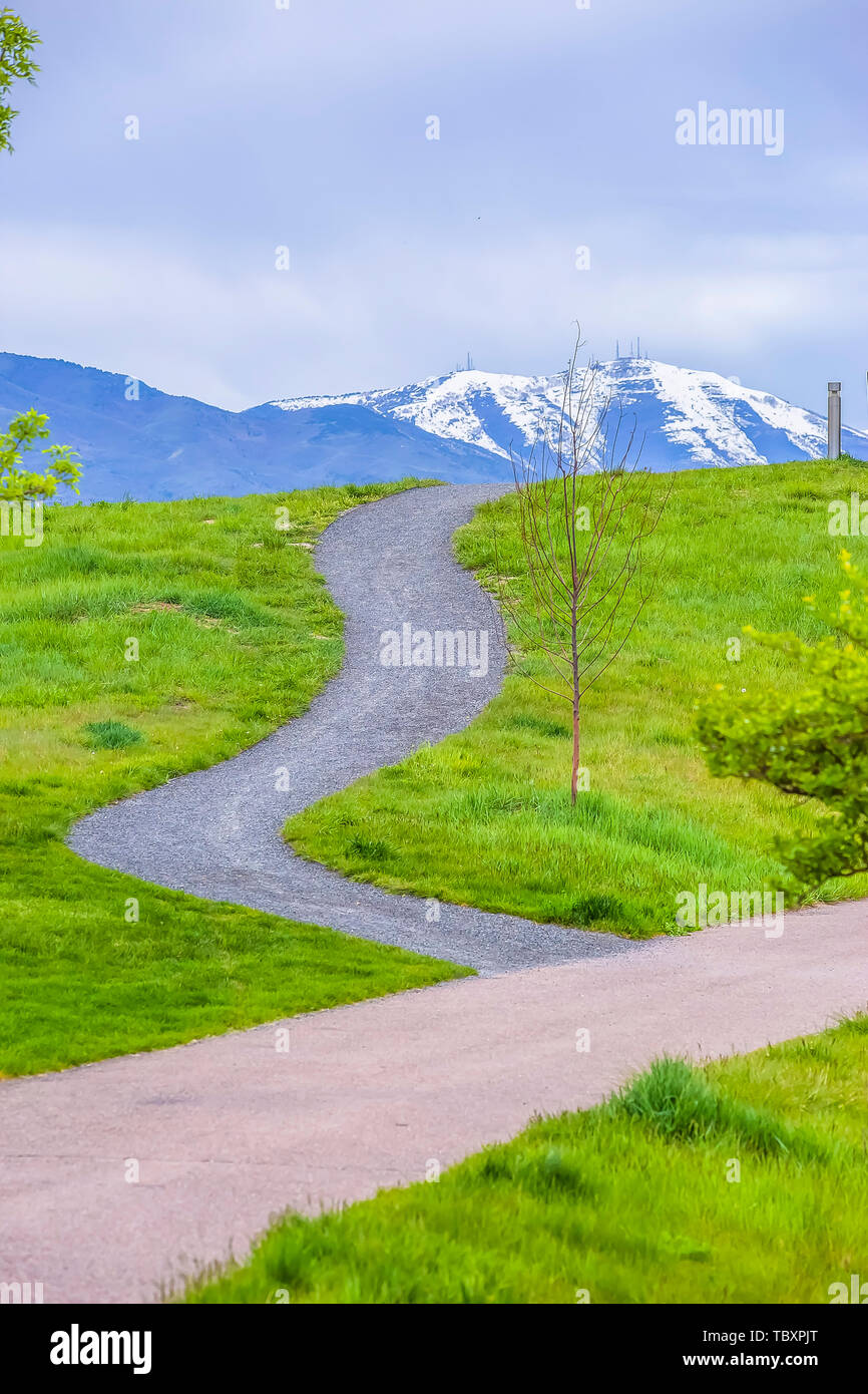 Paved pathways hi-res stock photography and images - Alamy